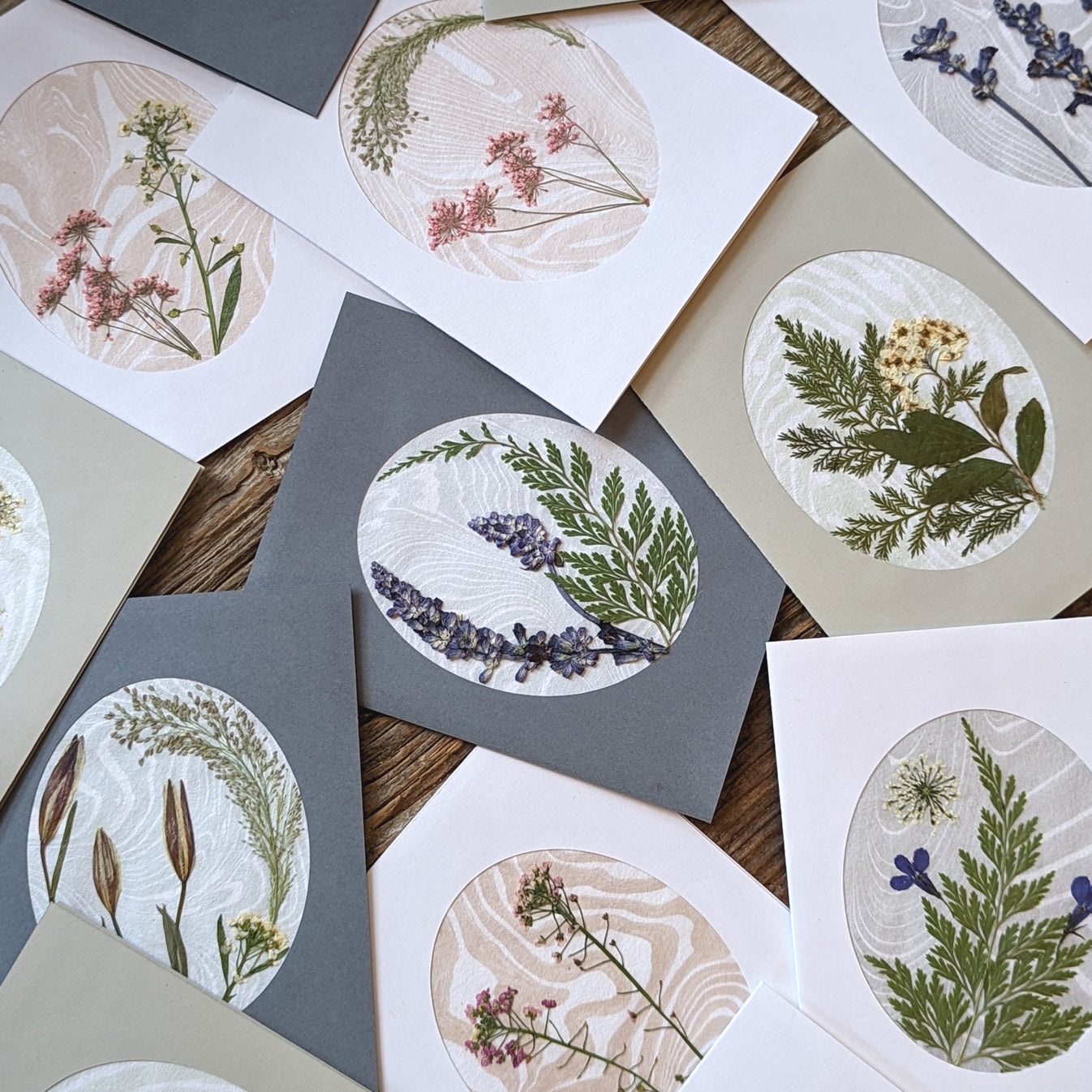 Suminagashi Pressed Flora Notecard: Wildflower Blush – CEDAR Y SAND