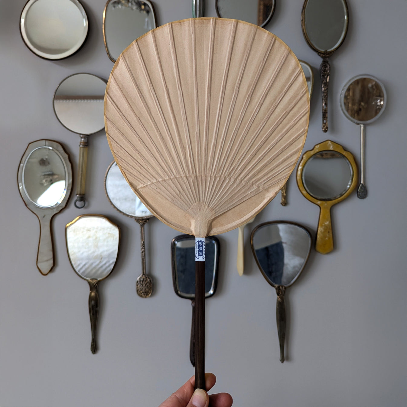 Shibu Uchiwa Komaru Fan – CEDAR Y SAND