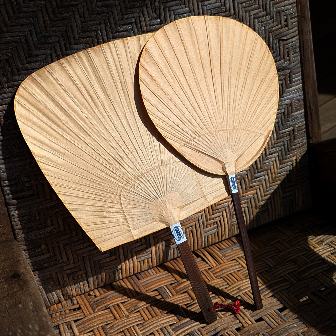 Shibu Uchiwa Komaru Fan – CEDAR Y SAND